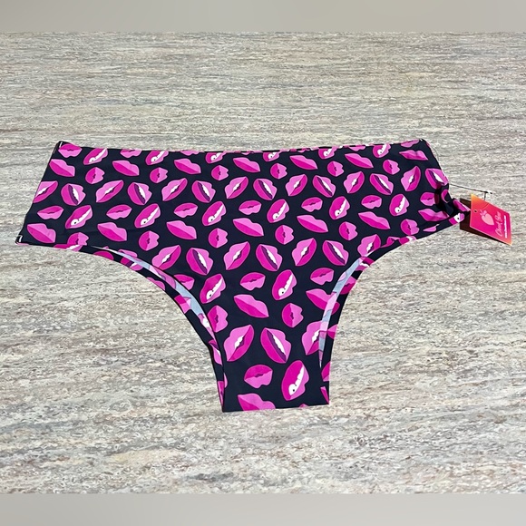 Cheek Boss | Intimates & Sleepwear | Nwt Cheek Boss Pink Kiss Lip Print ...
